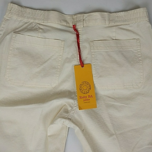 Ruby Rd. | Pants & Jumpsuits | Ruby Rd Creme Petite Capri | Poshmark